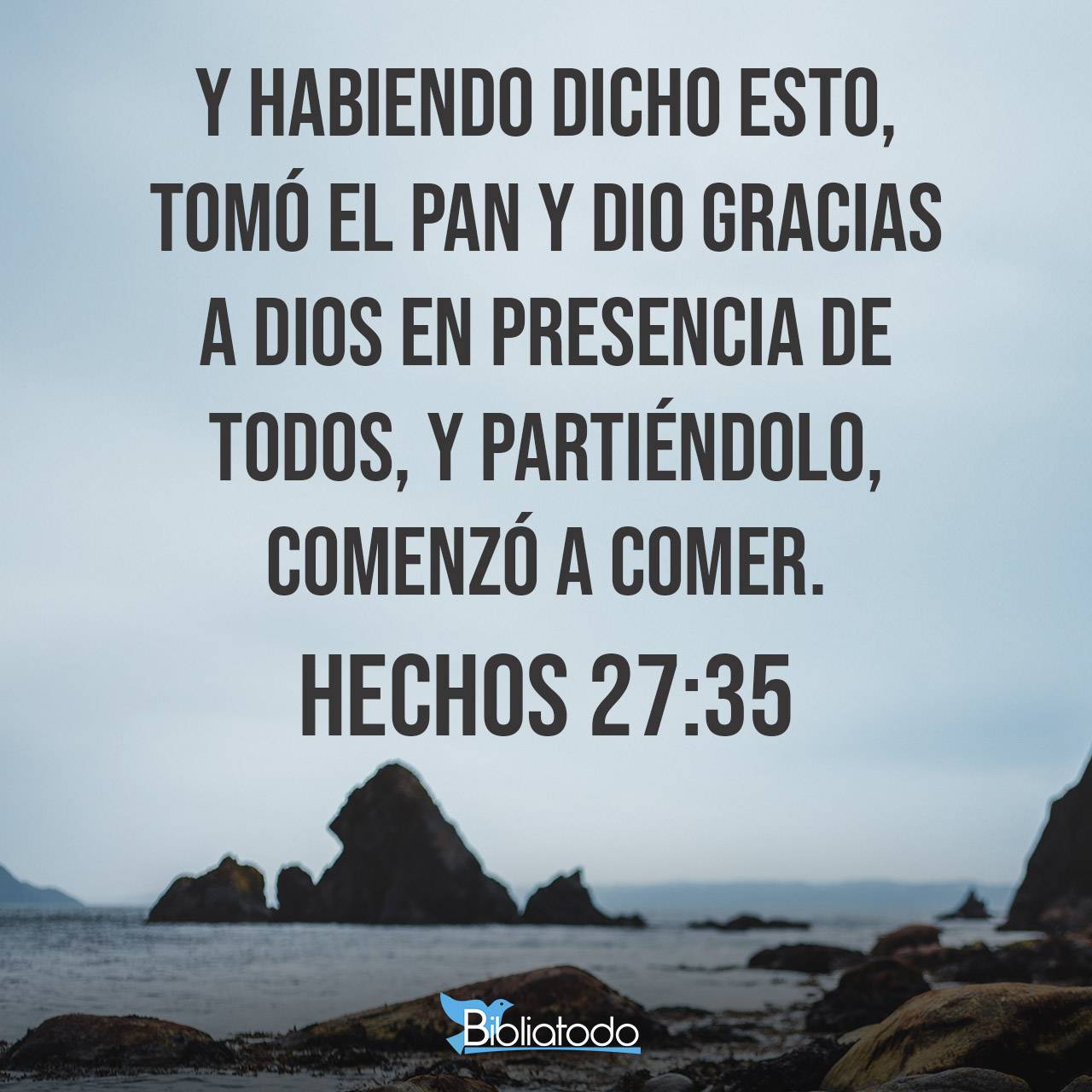 Hechos 27:35 RV1960 - Y habiendo dicho esto, tomó el pan y dio gracias ...